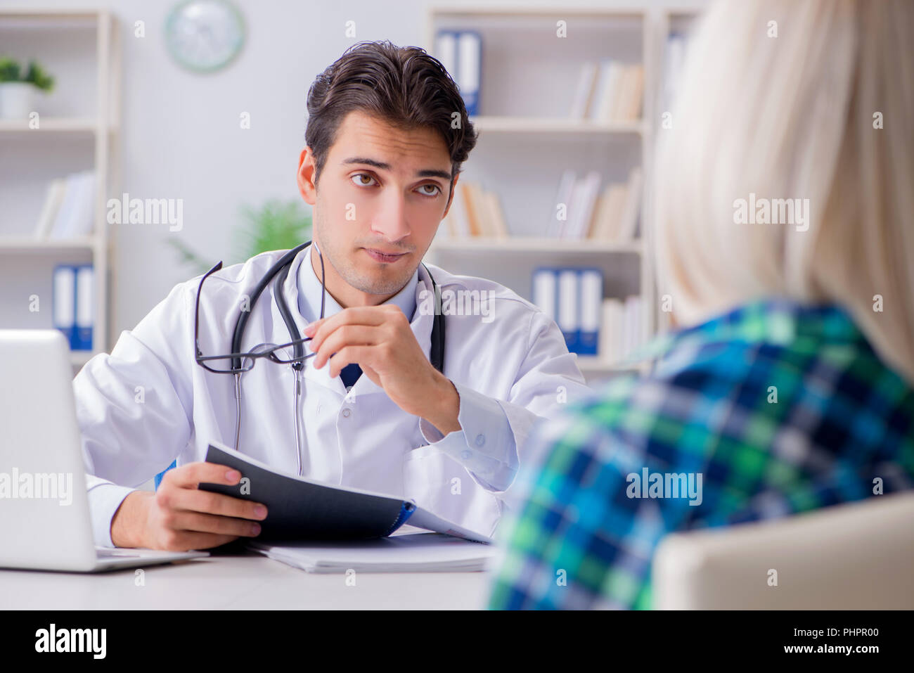 Patient visiting doctor for medical check-up in hospital Stock Photo ...