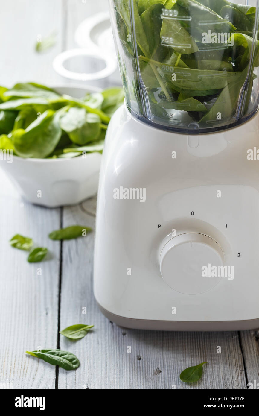 Blender bowl fresh green hi-res stock photography and images - Alamy