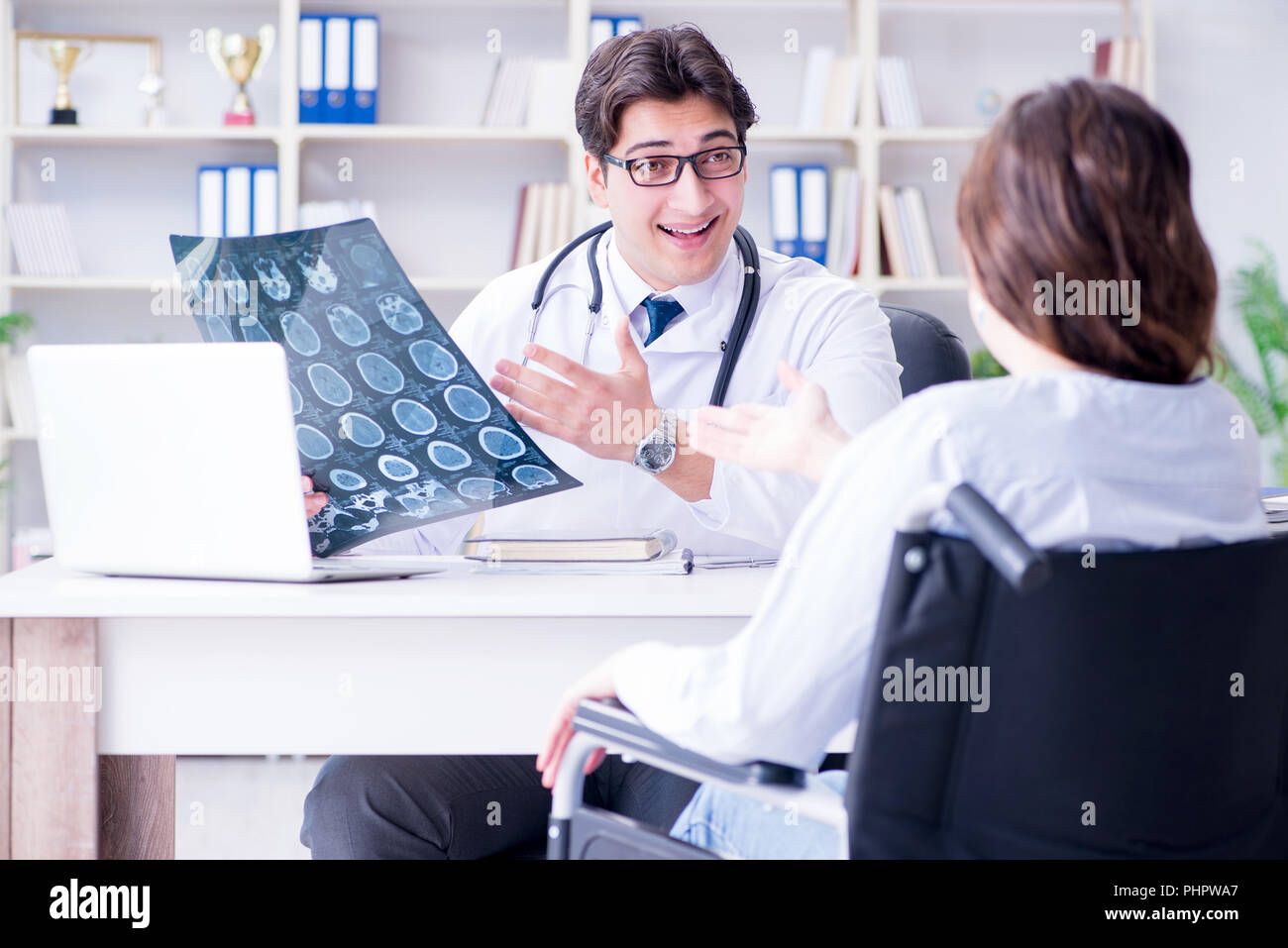 Doctor explaining to patient results of x-ray imaging Stock Photo - Alamy