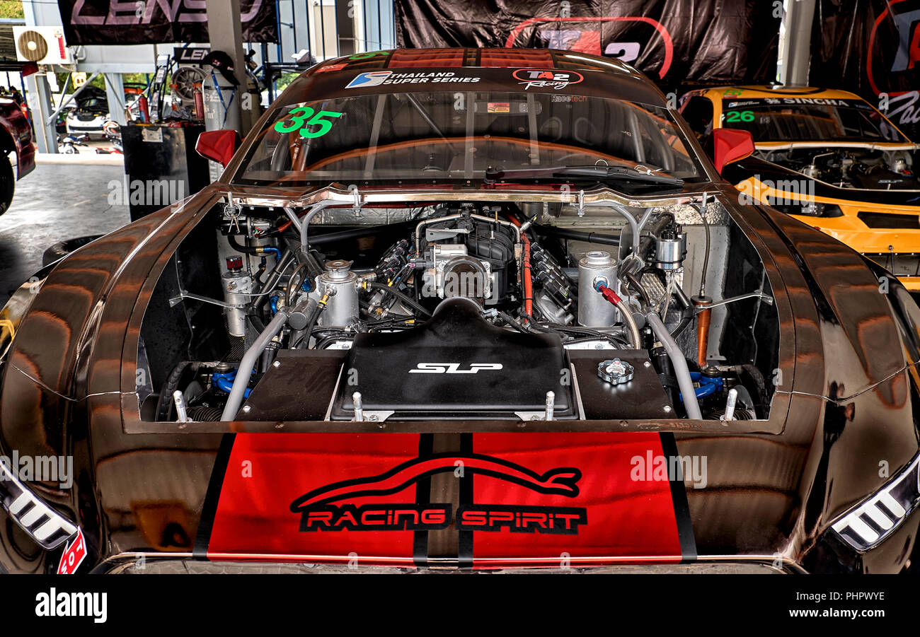 Ford Mustang motor . Engine compartment of a Ford Mustang 6.2 litre ...