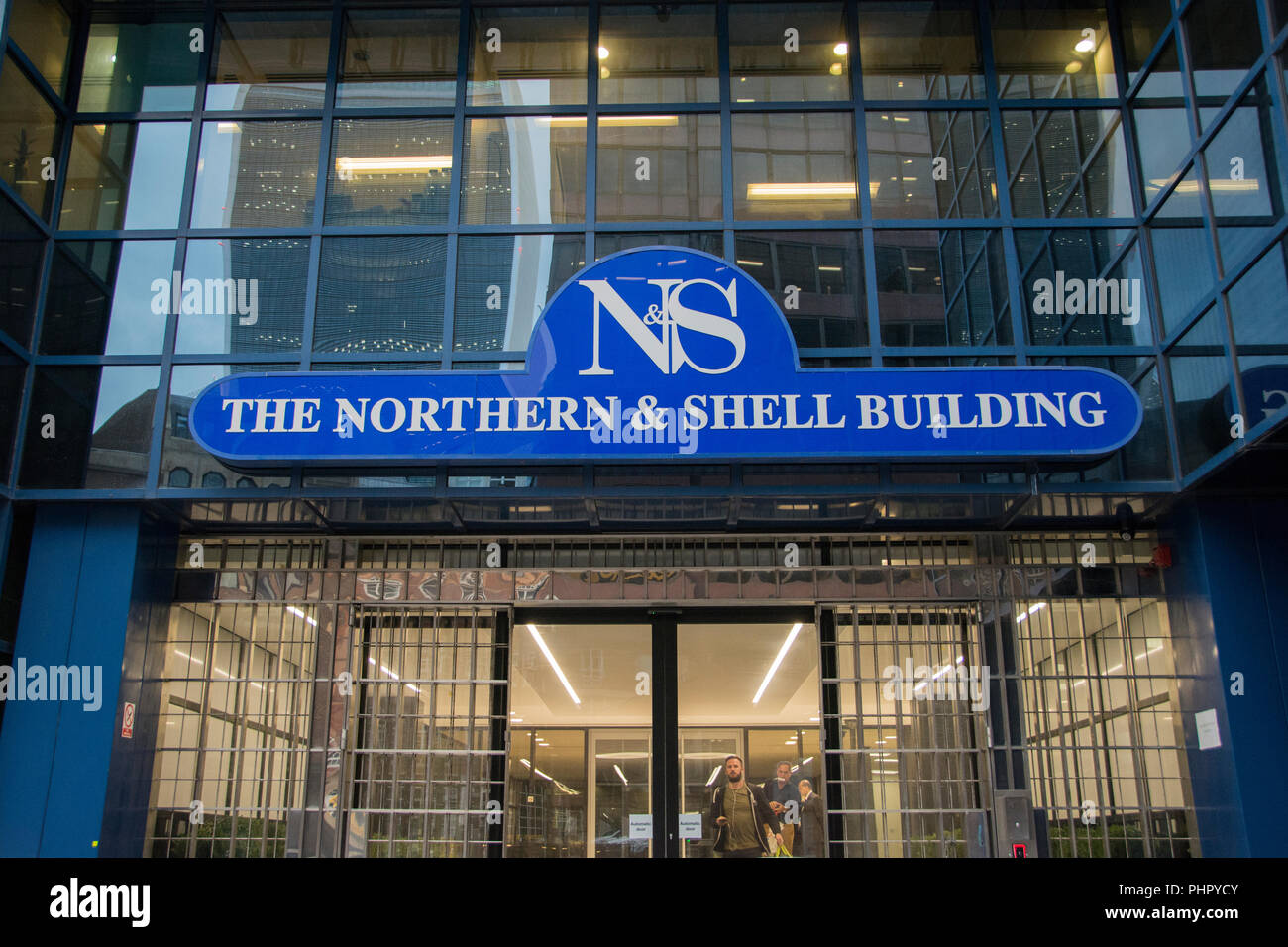 Mirror group building london hi-res stock photography and images - Alamy