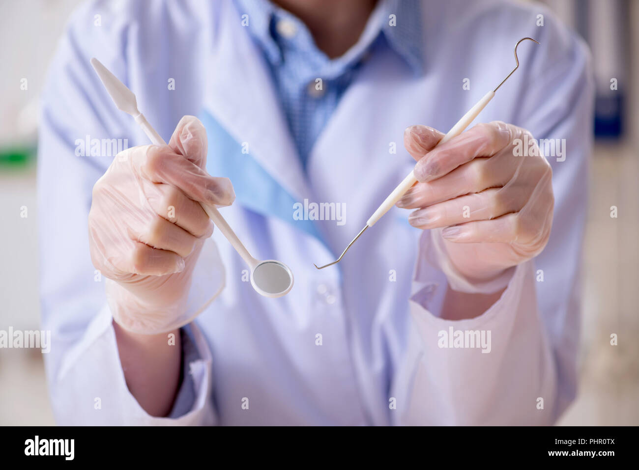 Dentist practicing work on tooth model Stock Photo - Alamy