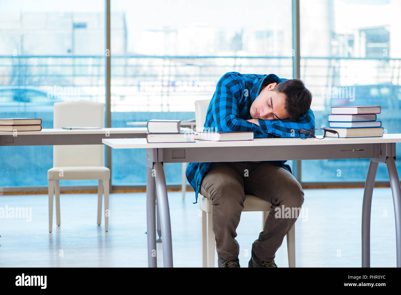 College student sleeping in lecture hi-res stock photography and images ...