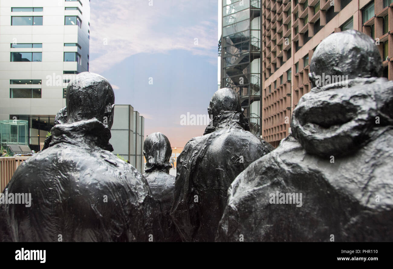 Rush Hour bronze sculpture by George Segal (1987) in Broadgate, London ...