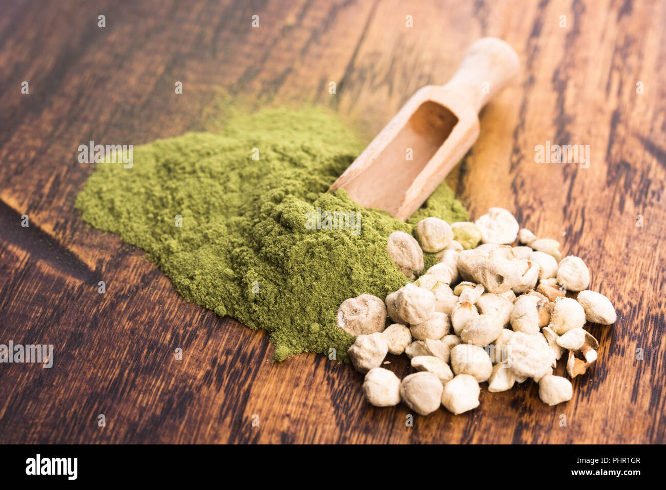 Moringa leaf powder and seeds Stock Photo - Alamy