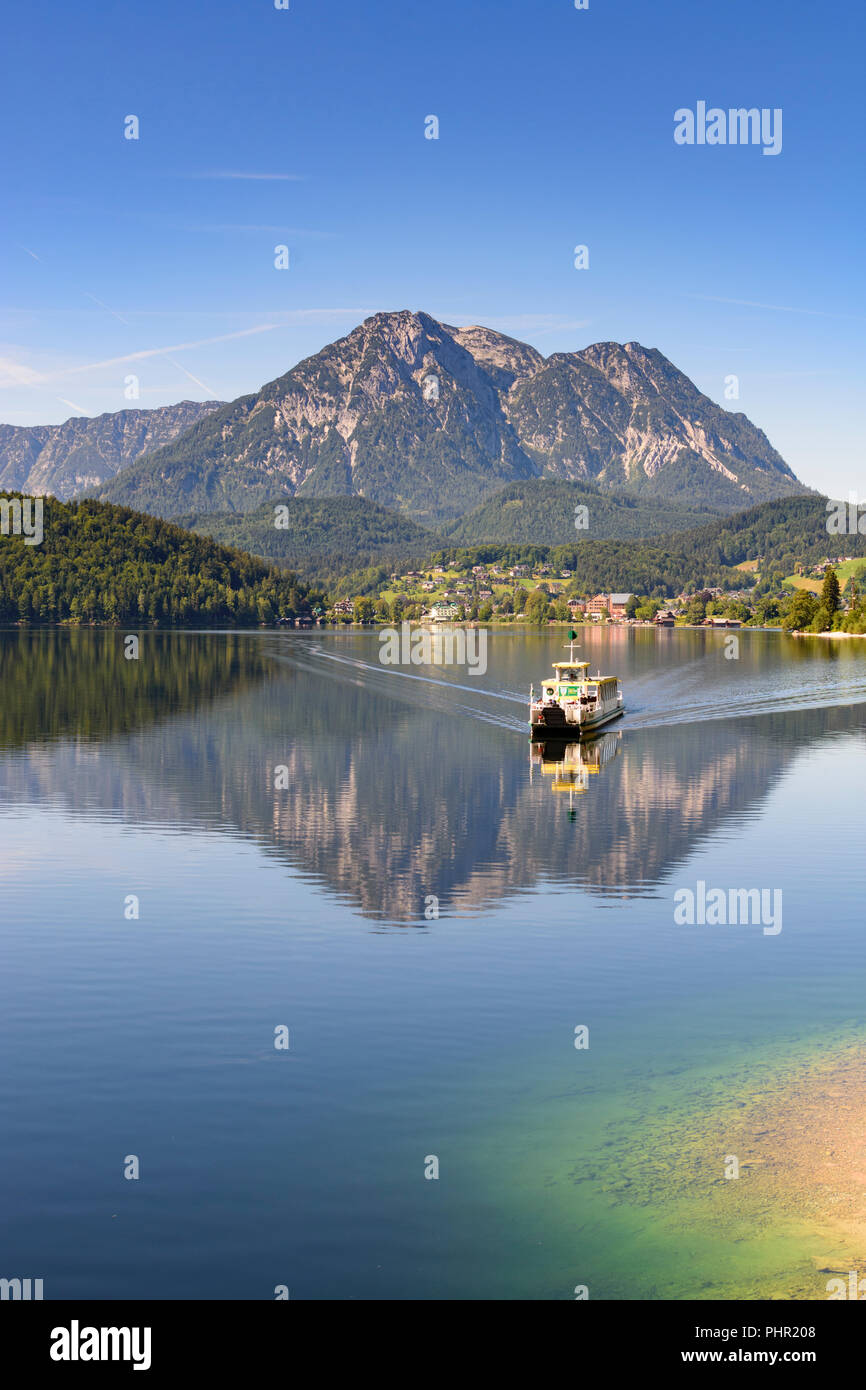 Altaussee: lake Altausseer See, view to village Altaussee and mountain ...