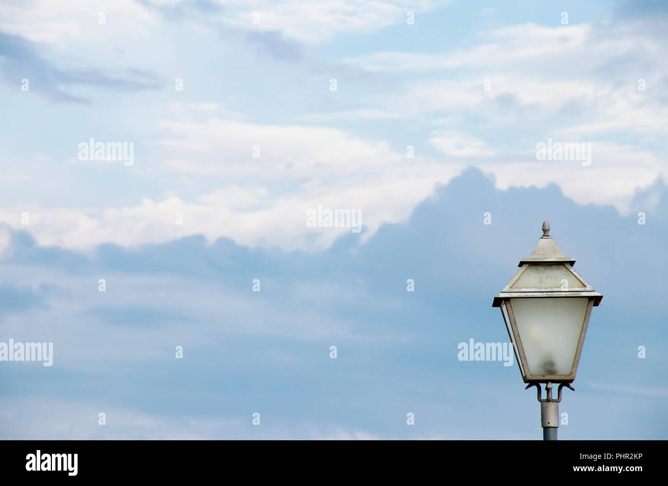 Street light pole hi-res stock photography and images - Alamy