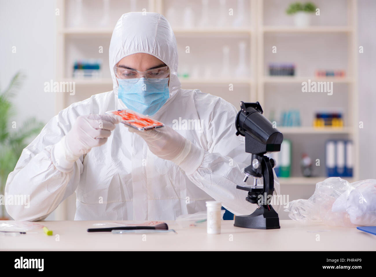 Expert criminologist working in the lab for evidence Stock Photo - Alamy
