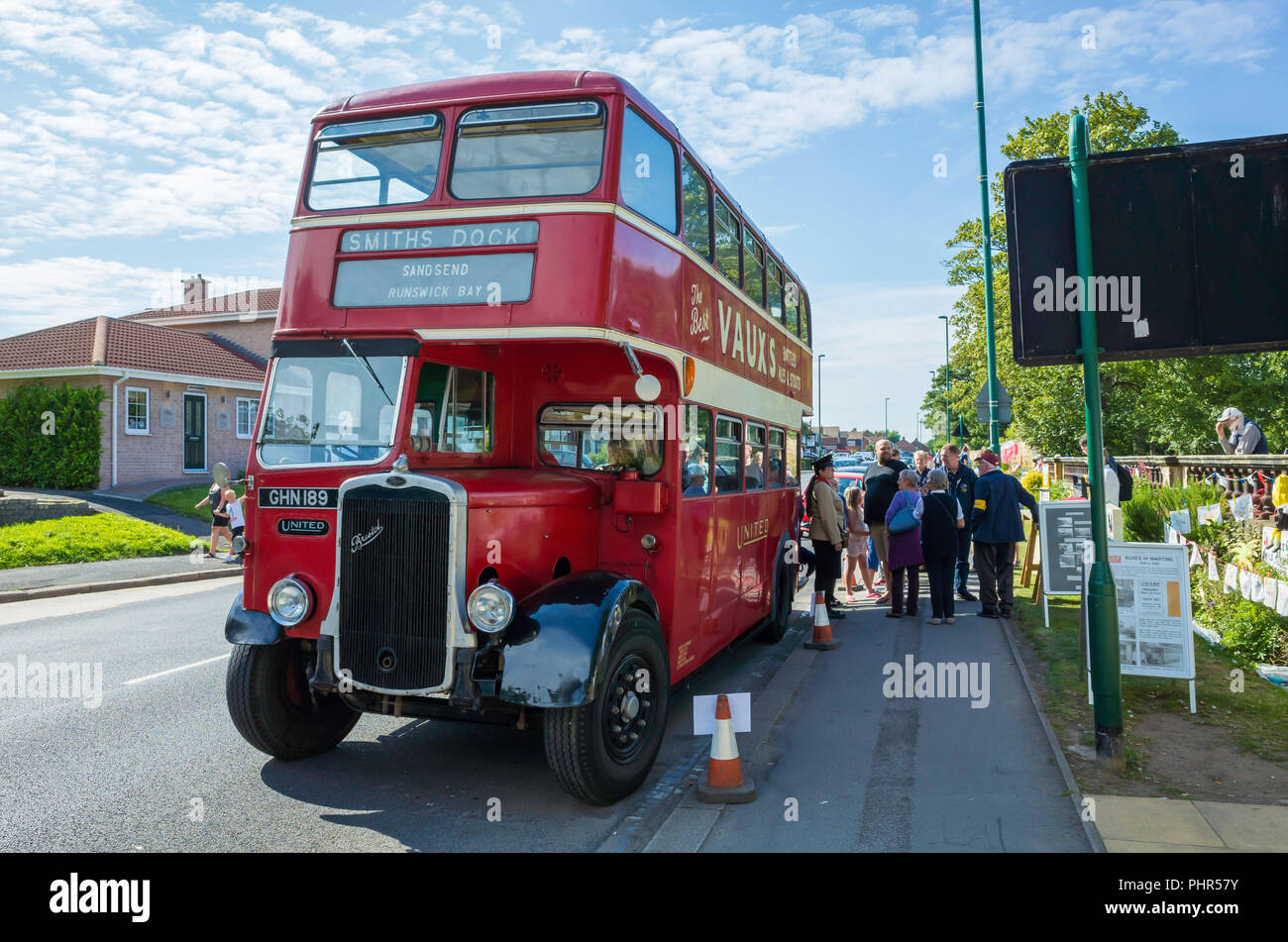 Bus loading hi-res stock photography and images - Alamy