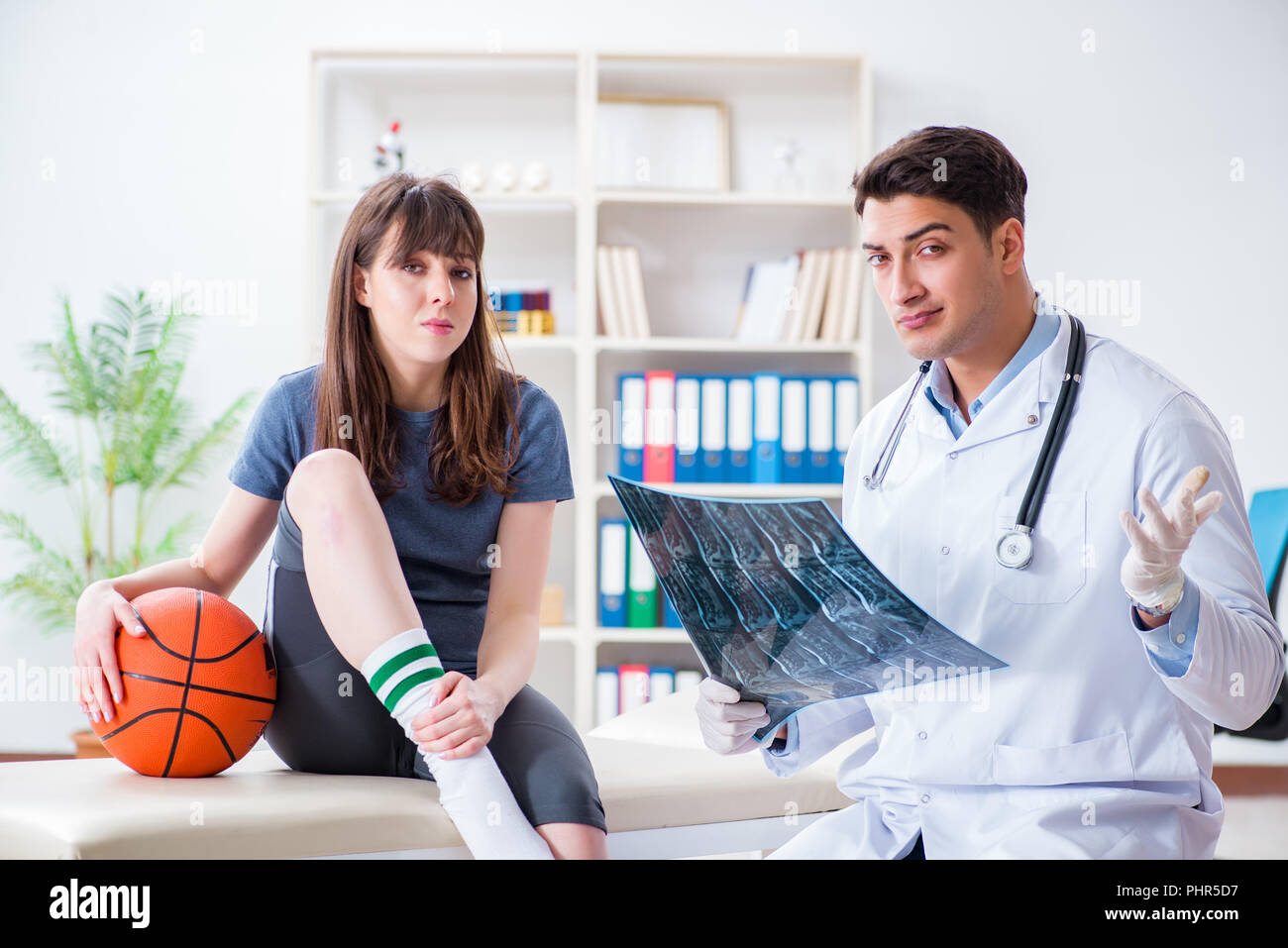 Doctor xray sports man hi-res stock photography and images - Alamy
