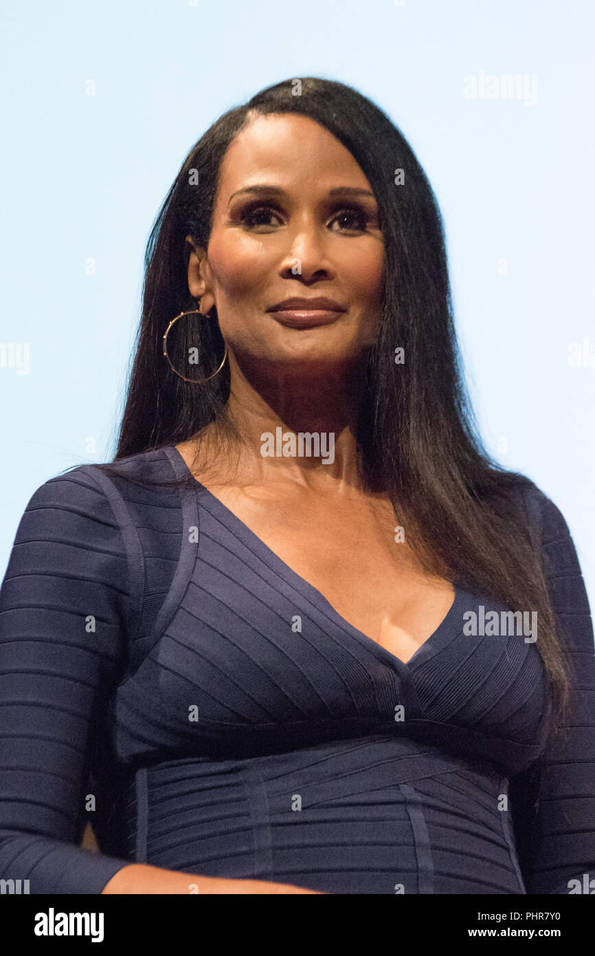 'Icons Speak: Models on Fashion Photography' with Cheryl Tiegs, Beverly ...