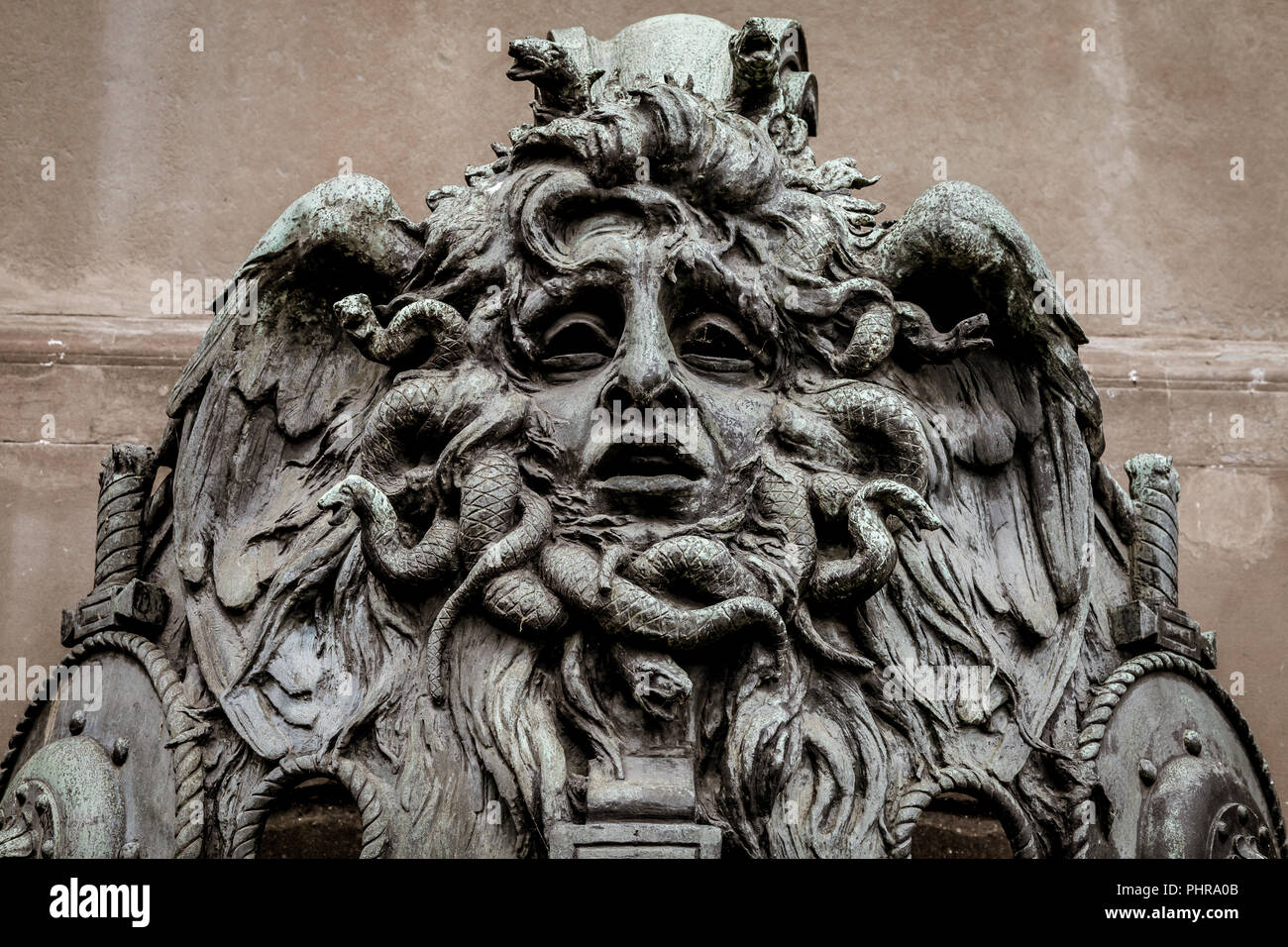 Medusa mask hi-res stock photography and images - Alamy