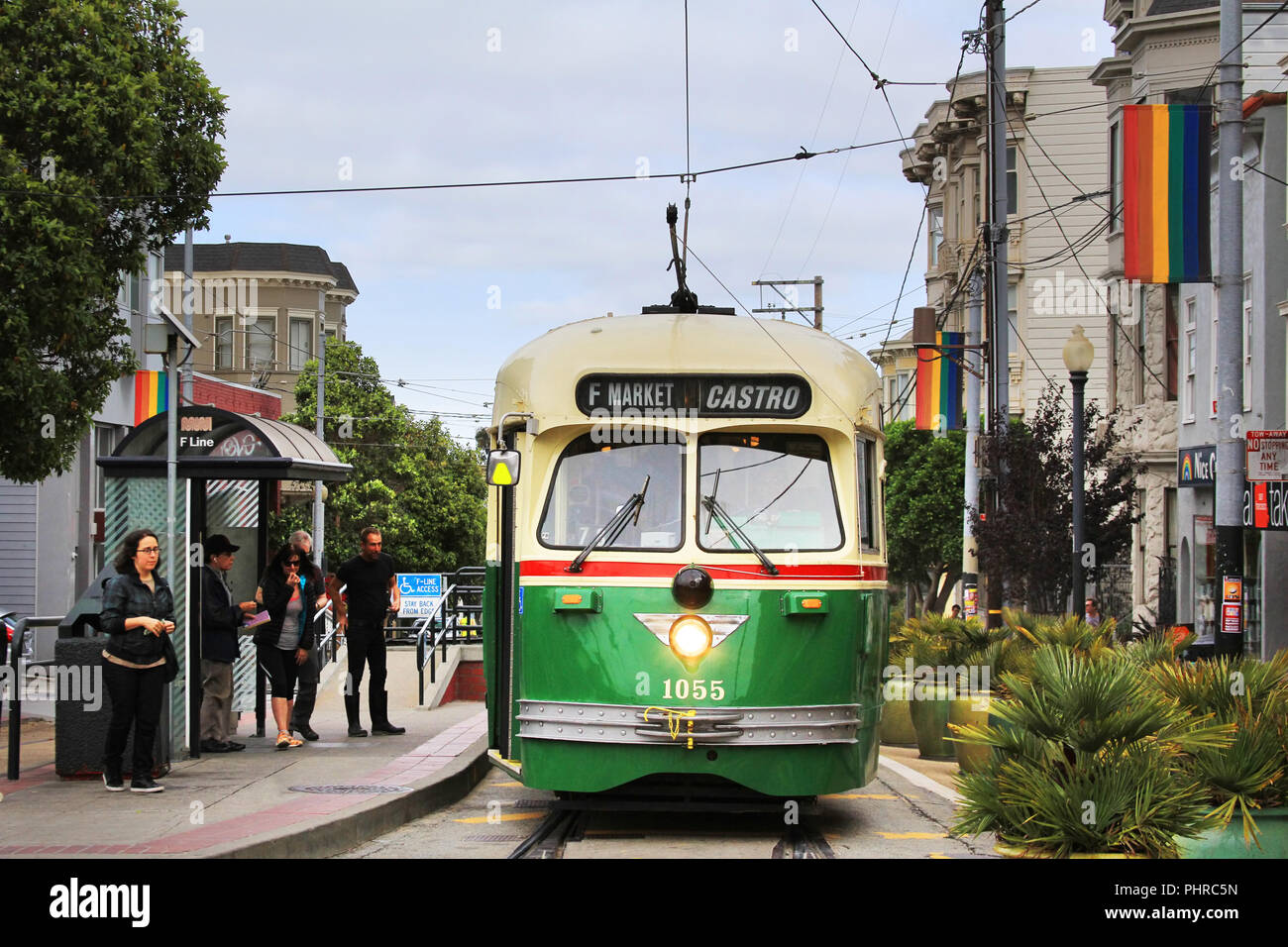 Green and yellow streetcar hi-res stock photography and images - Alamy