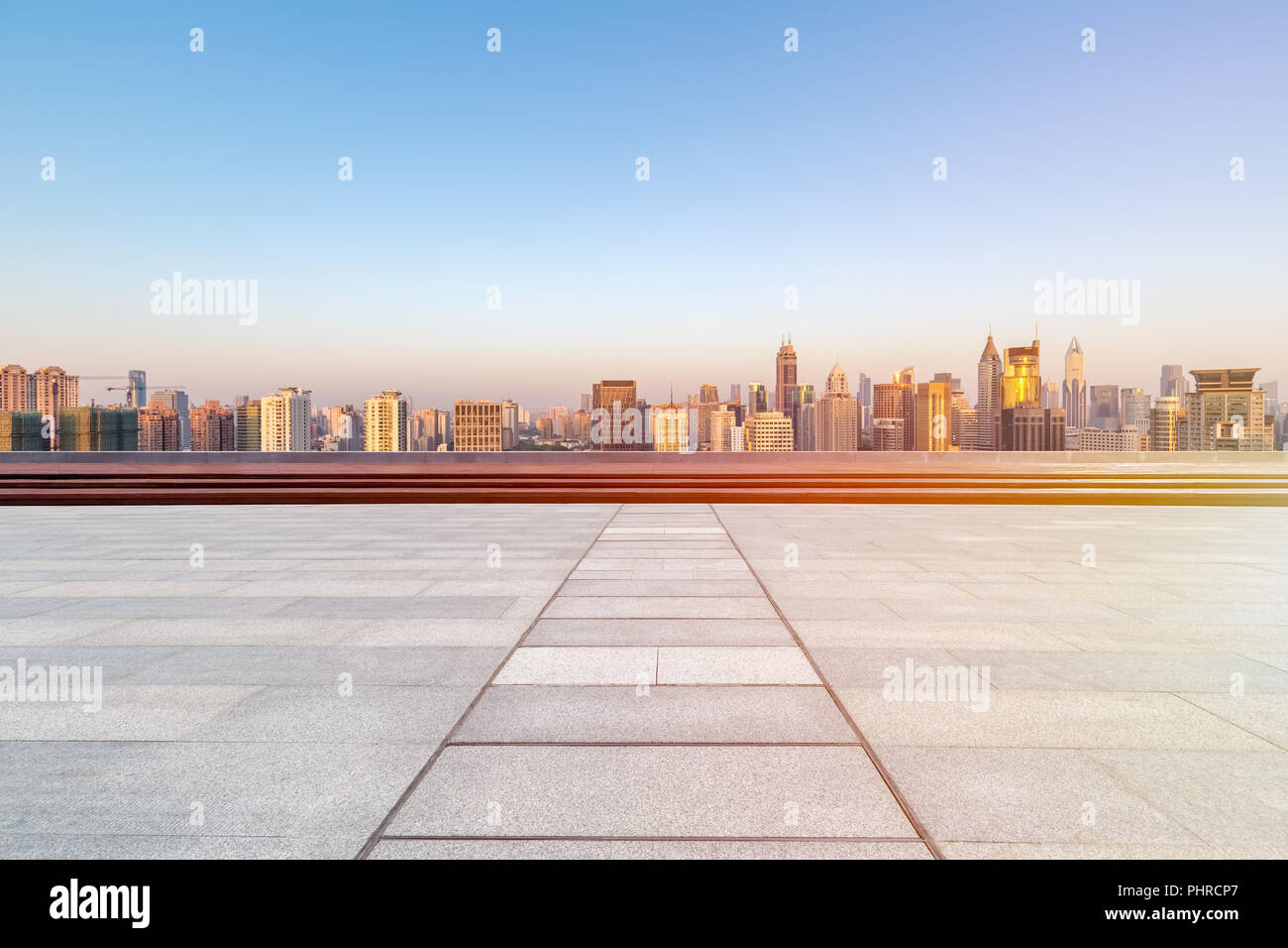 Empty buildings hi-res stock photography and images - Alamy