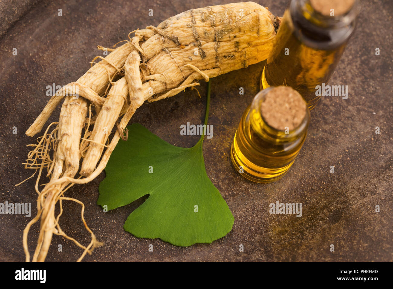 Extract of ginseng root and ginkgo biloba leaves Stock Photo - Alamy