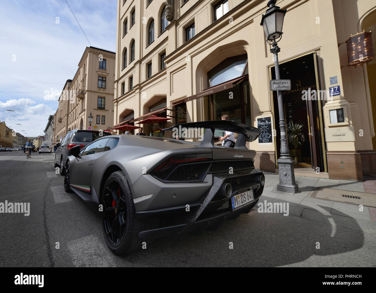 Lamborghini, Cafe Schwarzreiter, Maximilianstrasse, Muenchen, Bayern ...