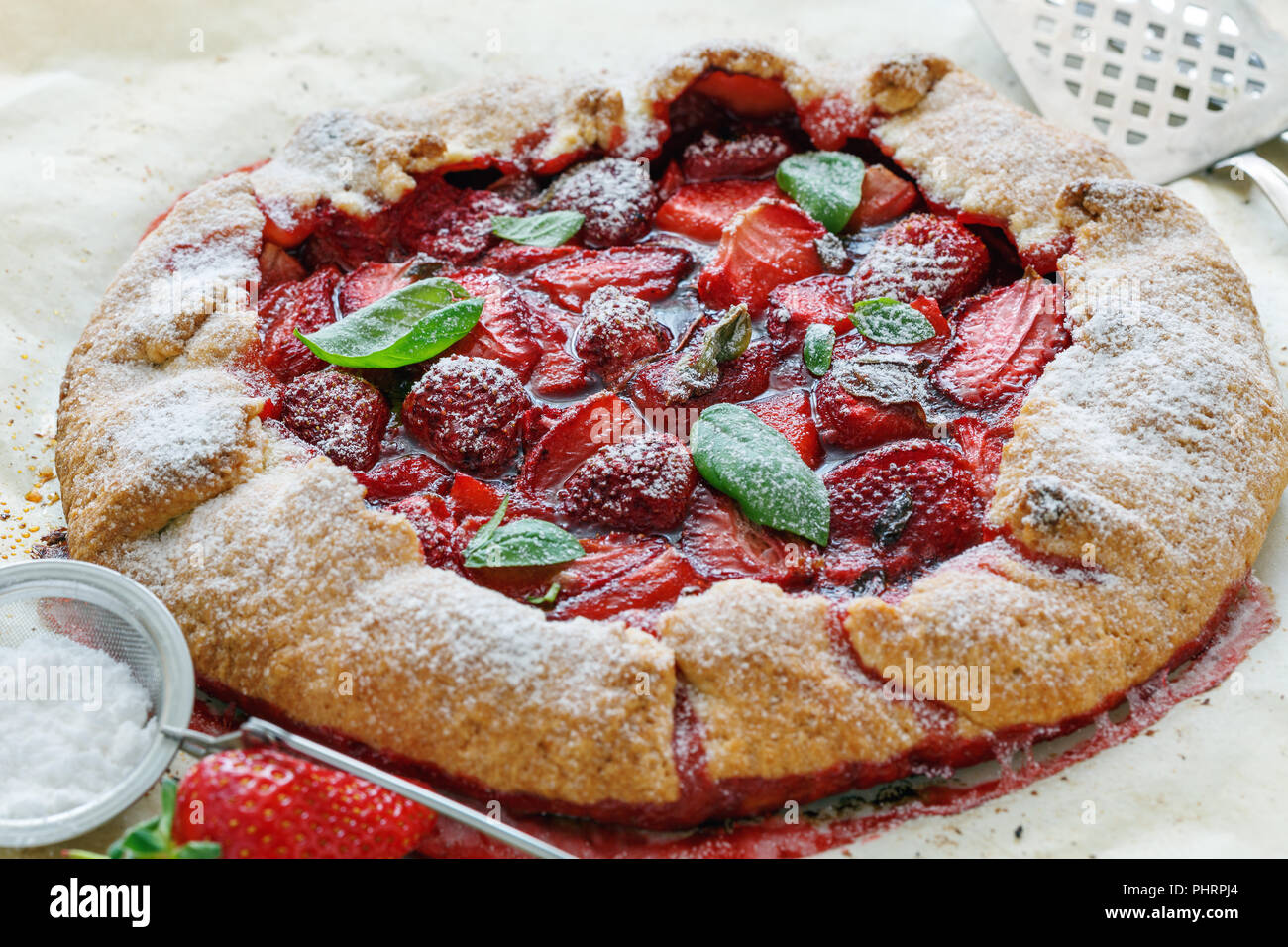 Free form cake or tart hi-res stock photography and images - Alamy