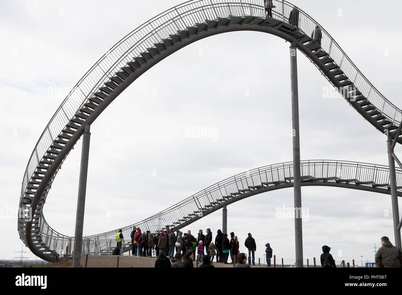 Tiger & Turtle, Duisburg Kunstwerk von Heike Mutter und Ulrich Genth ...