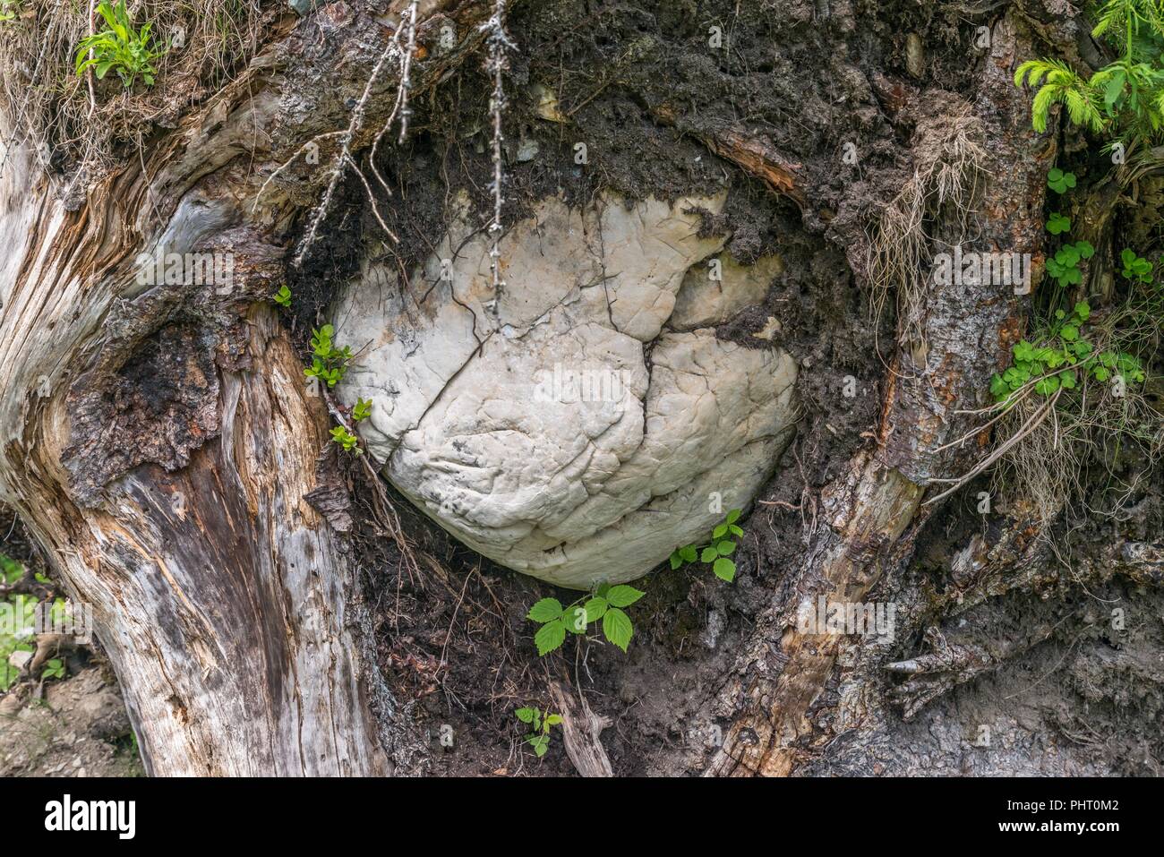 Enclosed by mountains hi-res stock photography and images - Alamy