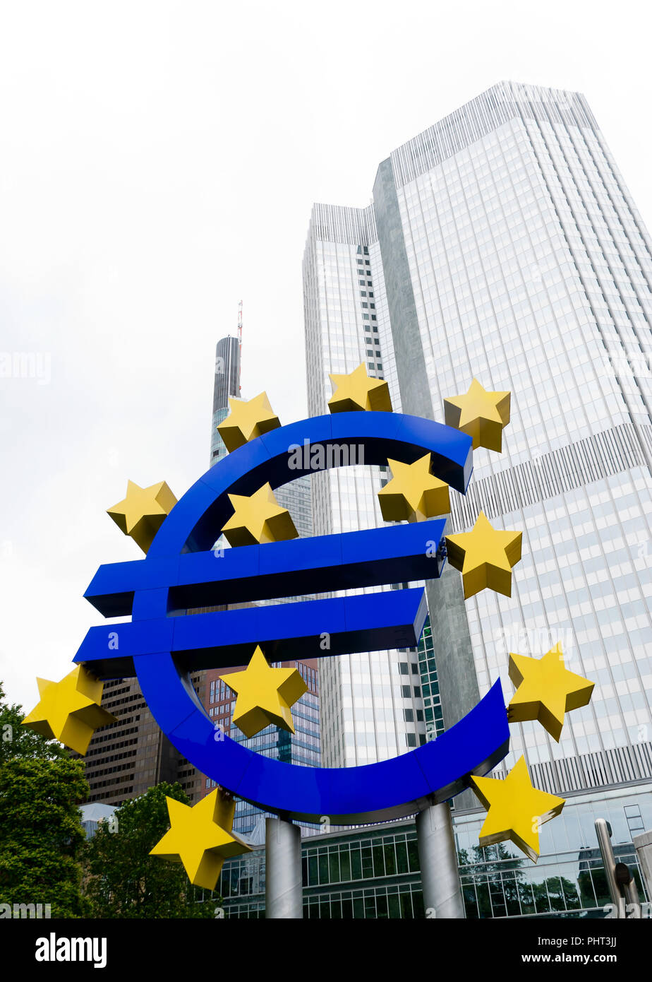 Frankfurt city euro monument hi-res stock photography and images - Alamy