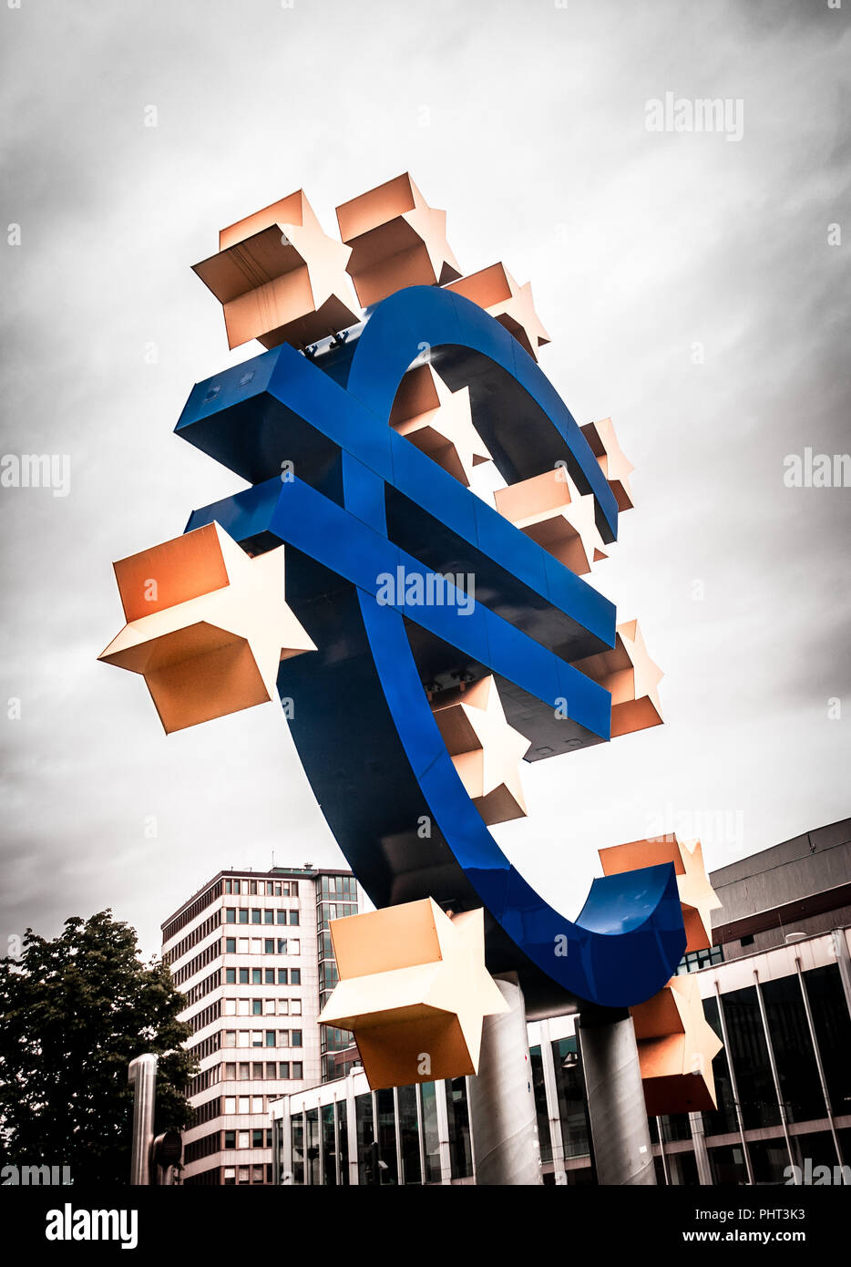 Euro Sign Monument, Frankfurt (germany Stock Photo - Alamy
