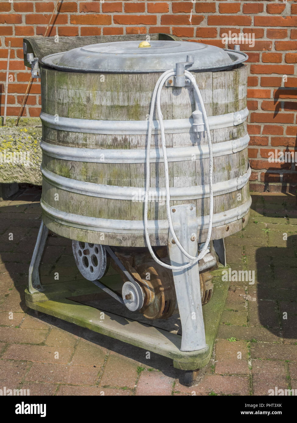 Wooden barrel washing machine hi-res stock photography and images - Alamy