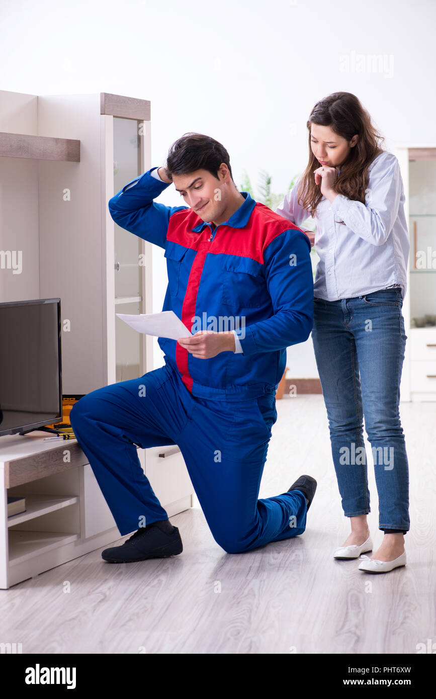 Tv repairman hi-res stock photography and images - Alamy
