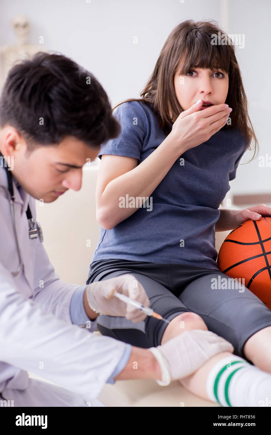 Female basketball player visiting doctor after injury Stock Photo - Alamy
