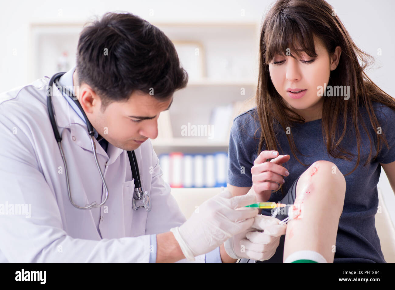 Patient visiting doctor after sustaining sports injury Stock Photo - Alamy