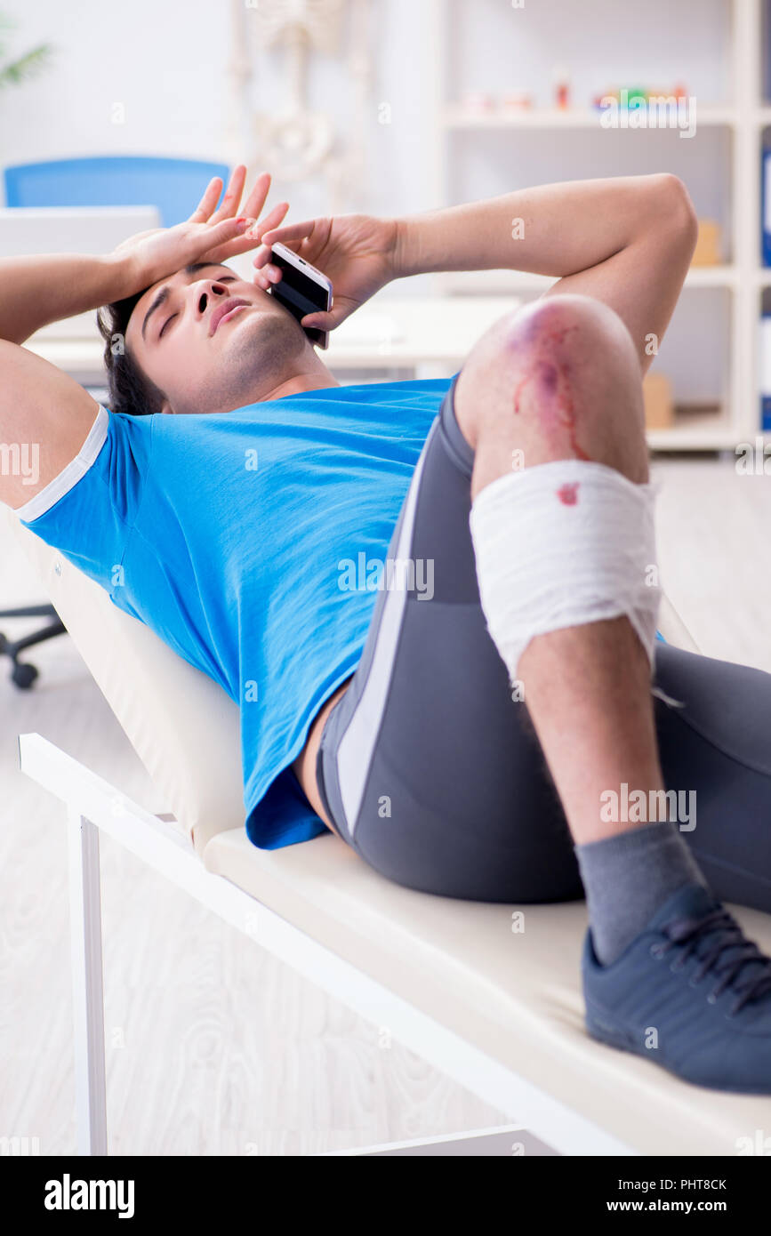 Patient visiting doctor after sustaining sports injury Stock Photo - Alamy