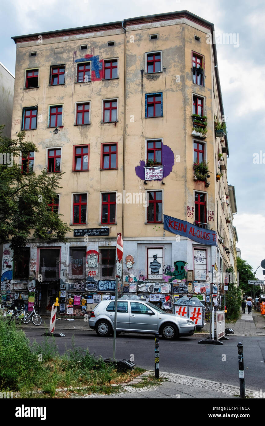 Berlin,Friedrichshain, ‘The Scharni’ Housing project on corner of ...