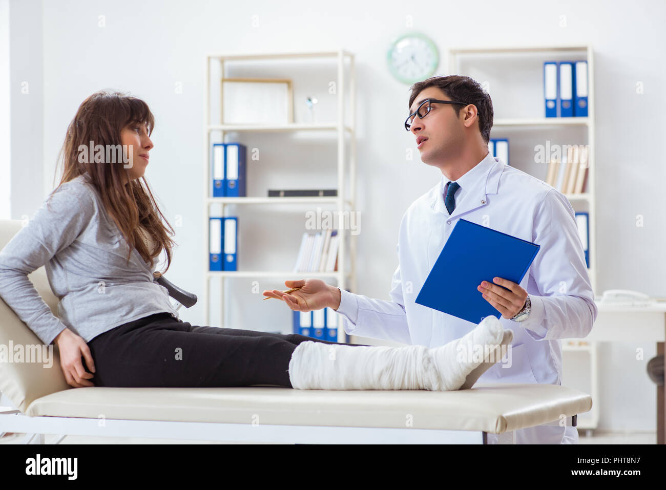 Doctor examining patient with broken leg Stock Photo - Alamy