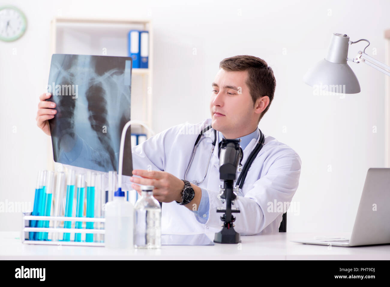 Lab looking at ct scan researcher hi-res stock photography and images ...