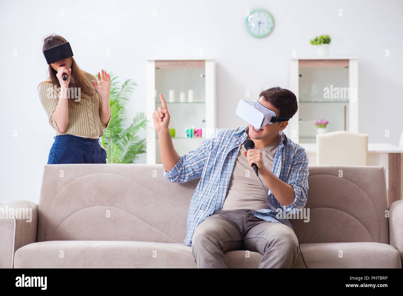 Singing glasses hi-res stock photography and images - Alamy