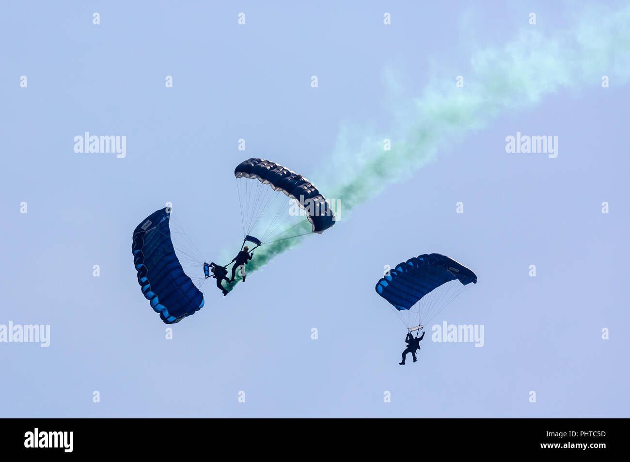 UK Bournemouth Air Festival is in its 0th year, crowds flock to see the ...
