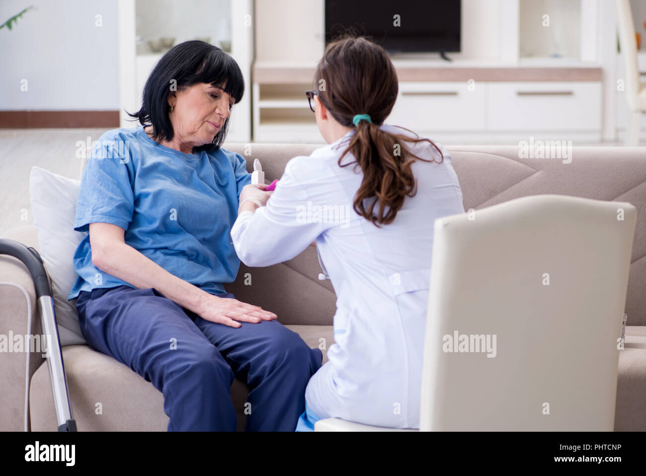 Doctor making injection to senior old woman Stock Photo - Alamy
