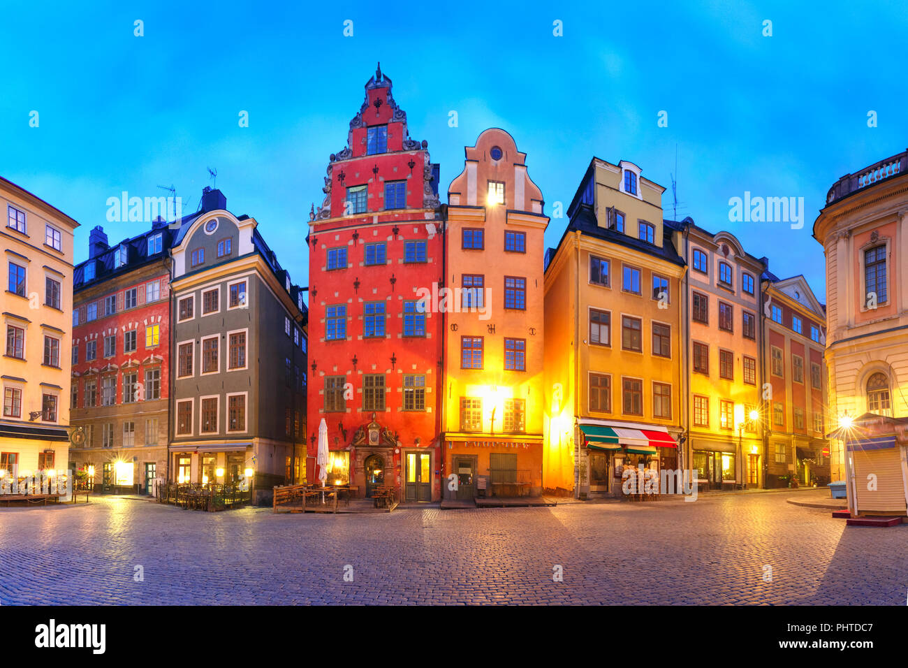 Urban square beautiful hi-res stock photography and images - Alamy