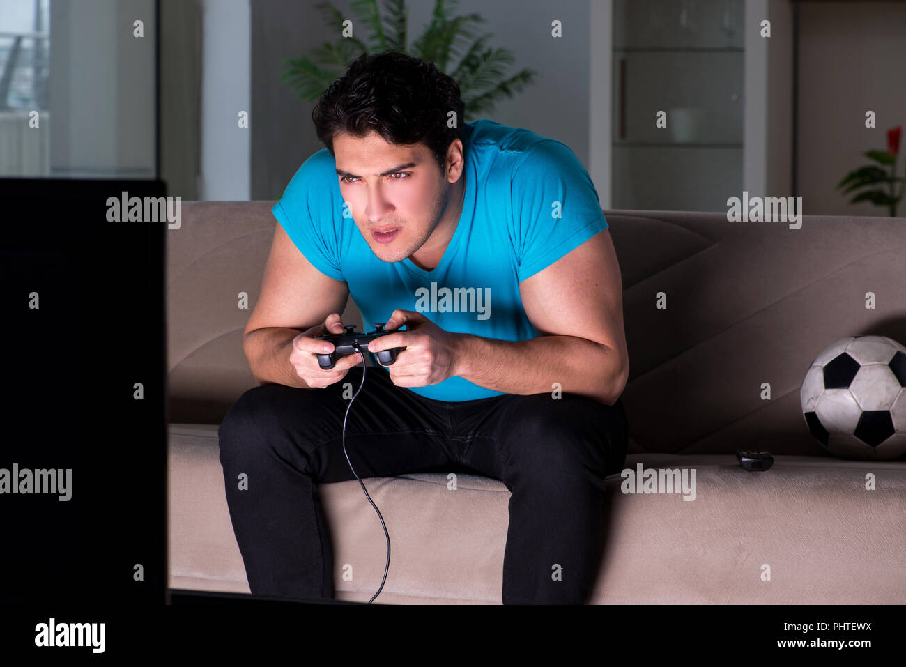 Computer streaming football hi-res stock photography and images - Alamy