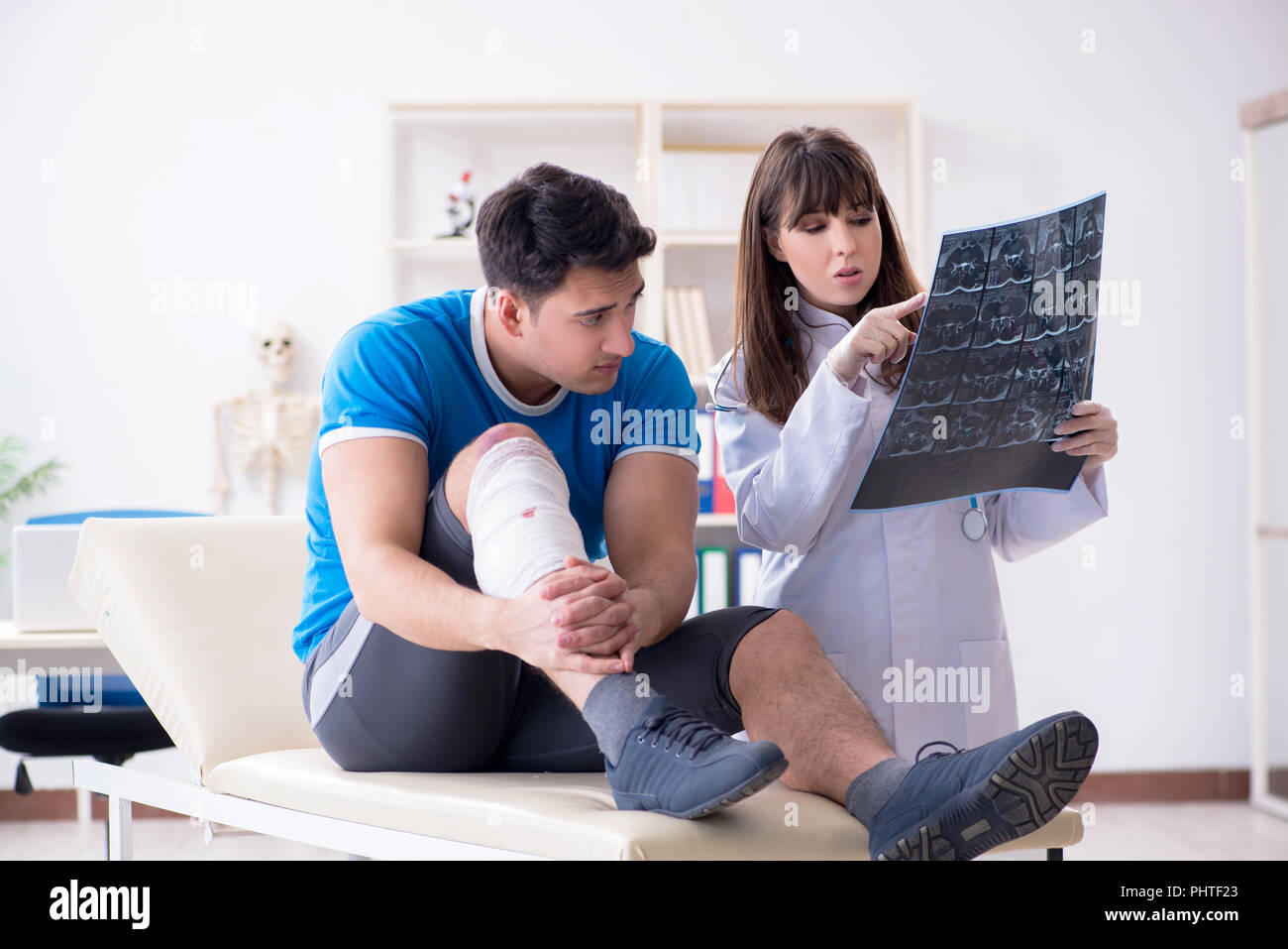 Doctor xray sports man hi-res stock photography and images - Alamy