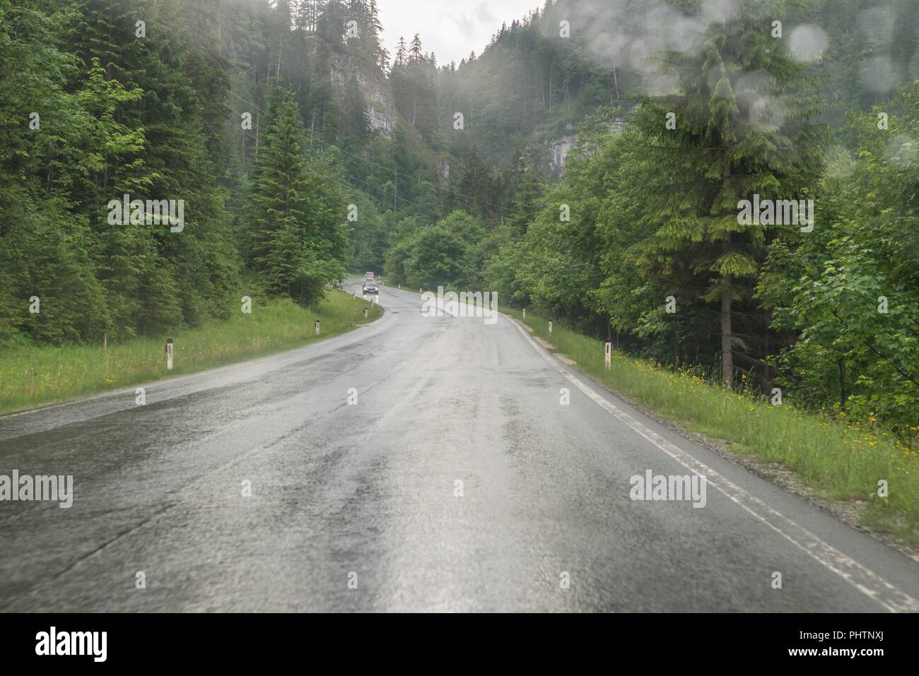 Rainy road surface hi-res stock photography and images - Alamy