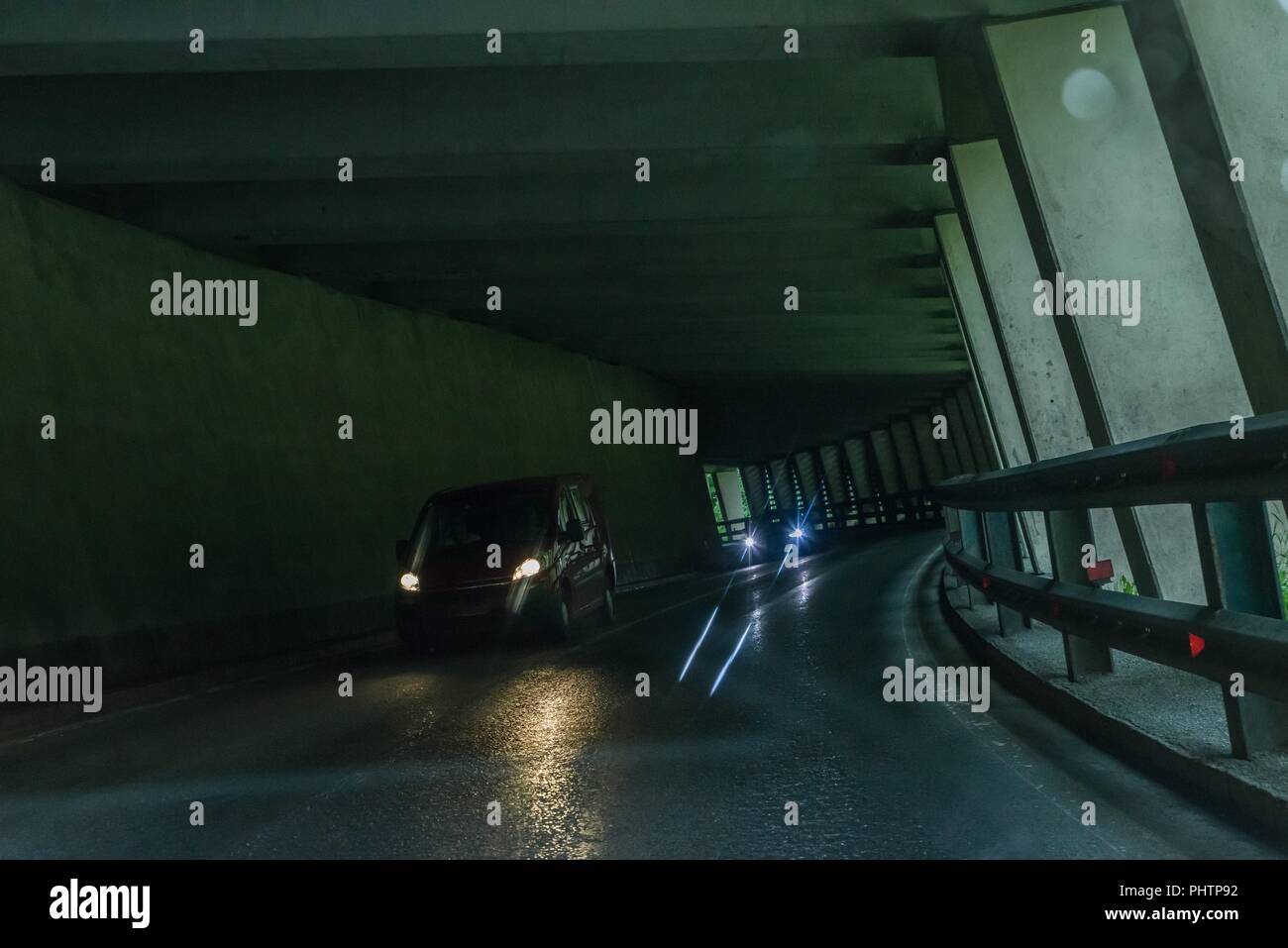 Two way tunnel traffic hi-res stock photography and images - Alamy
