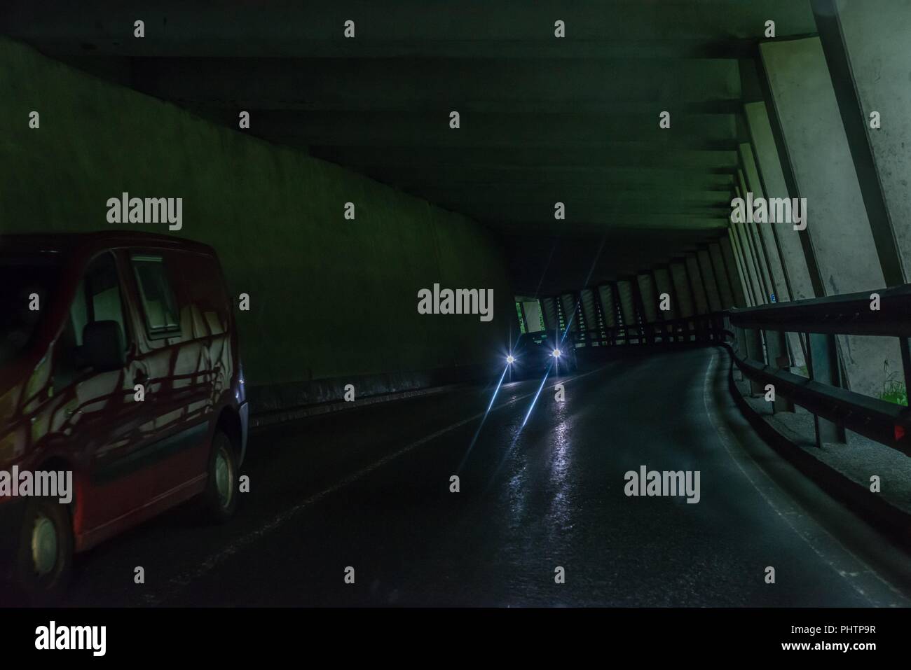Two way tunnel traffic hi-res stock photography and images - Alamy
