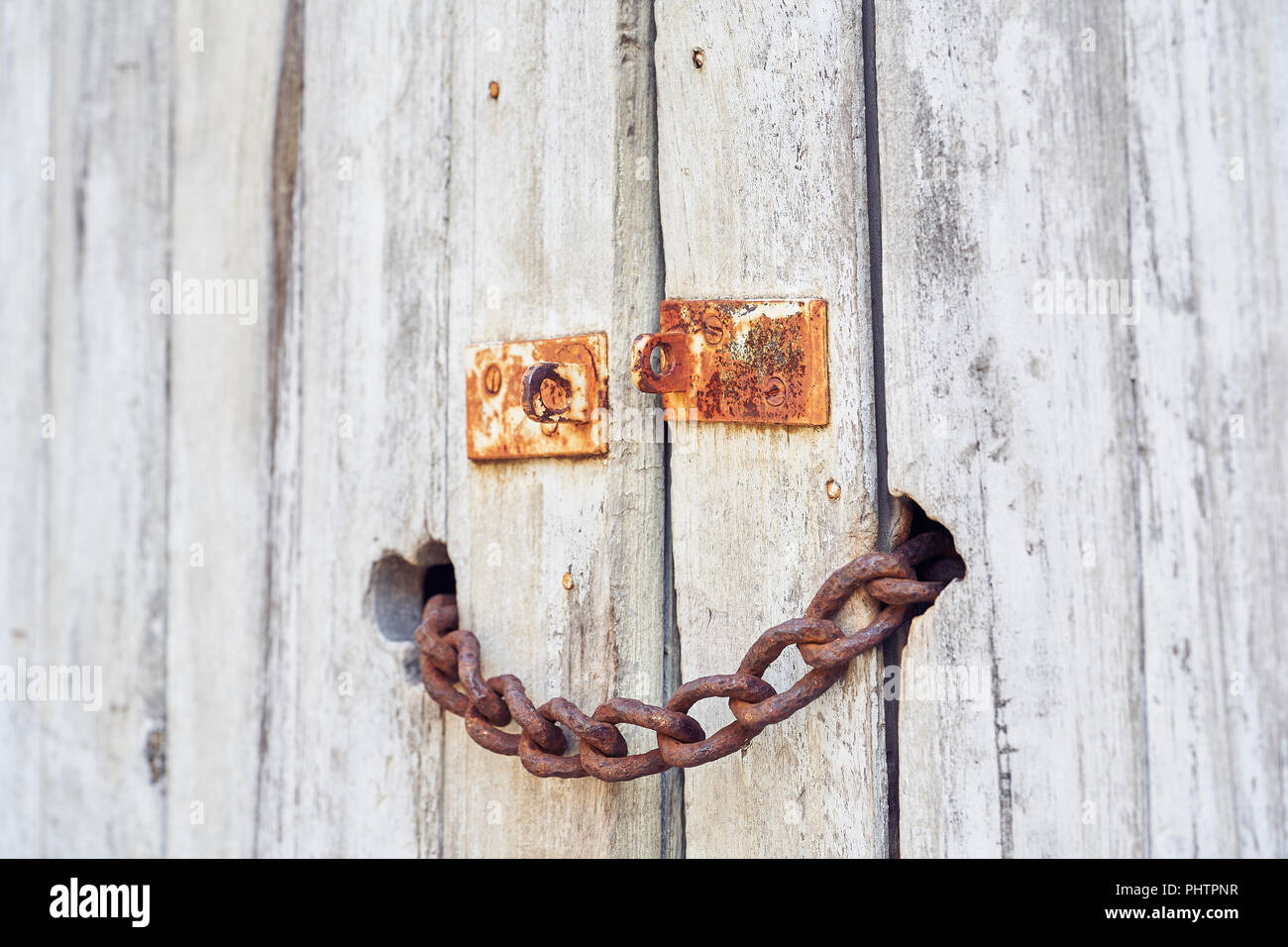 Oxide chain in a white wooden door Stock Photo - Alamy