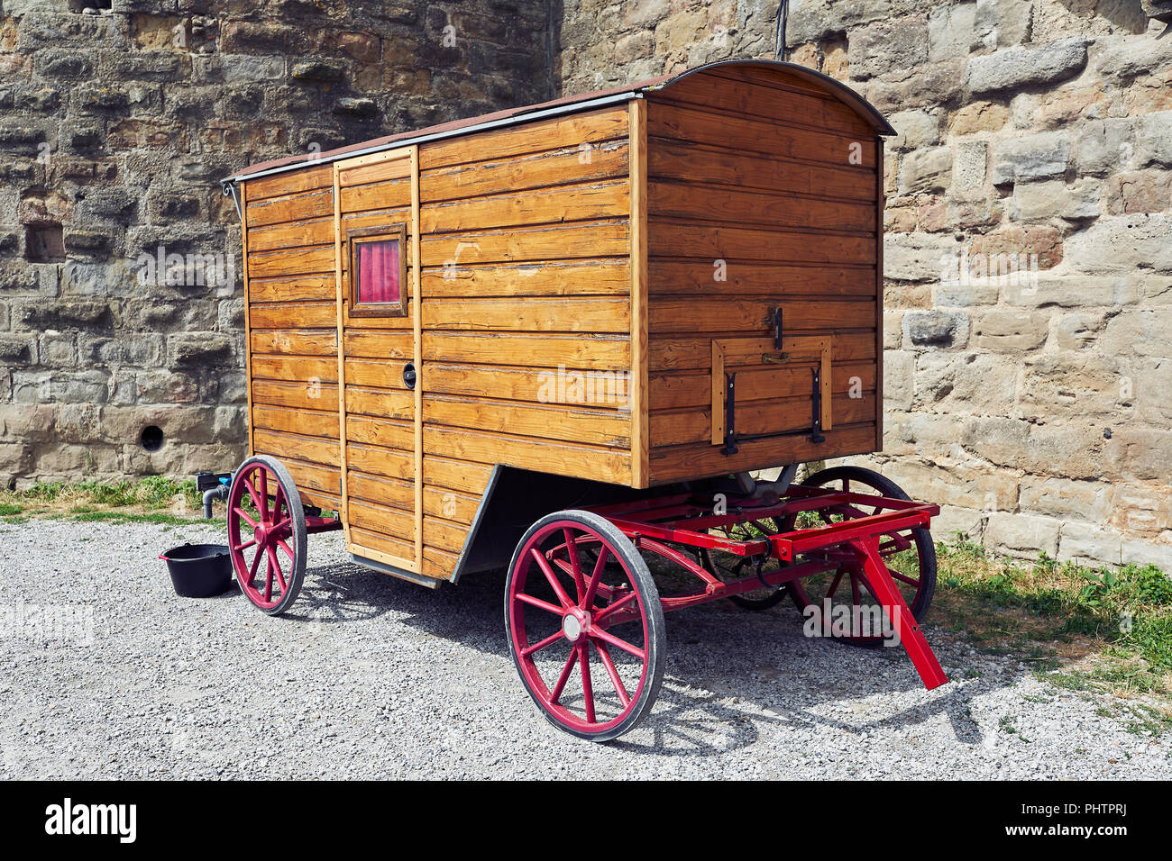 old wooden wagon Stock Photo - Alamy