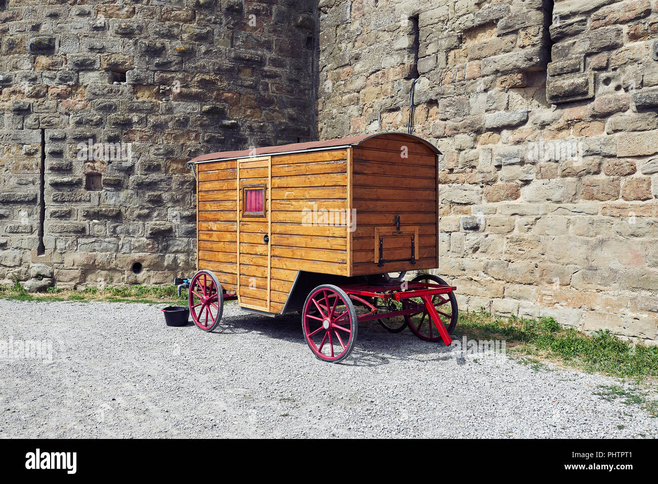 old wooden wagon Stock Photo - Alamy