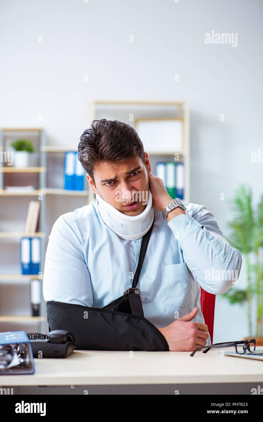 Businessman with broken arm working in office Stock Photo - Alamy