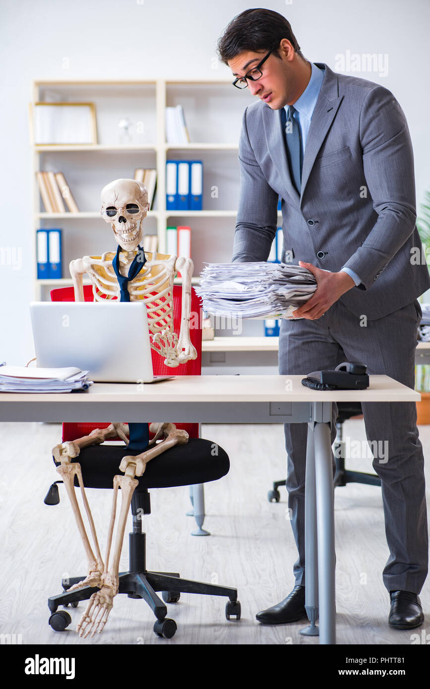 Angry boss yelling at his skeleton employee Stock Photo - Alamy