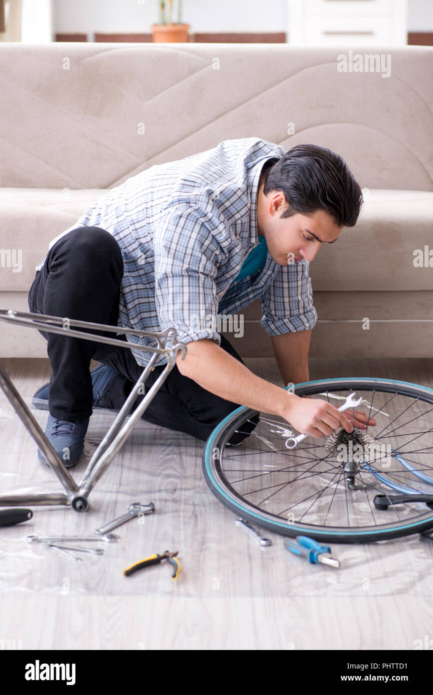 Sho repair hi-res stock photography and images - Alamy