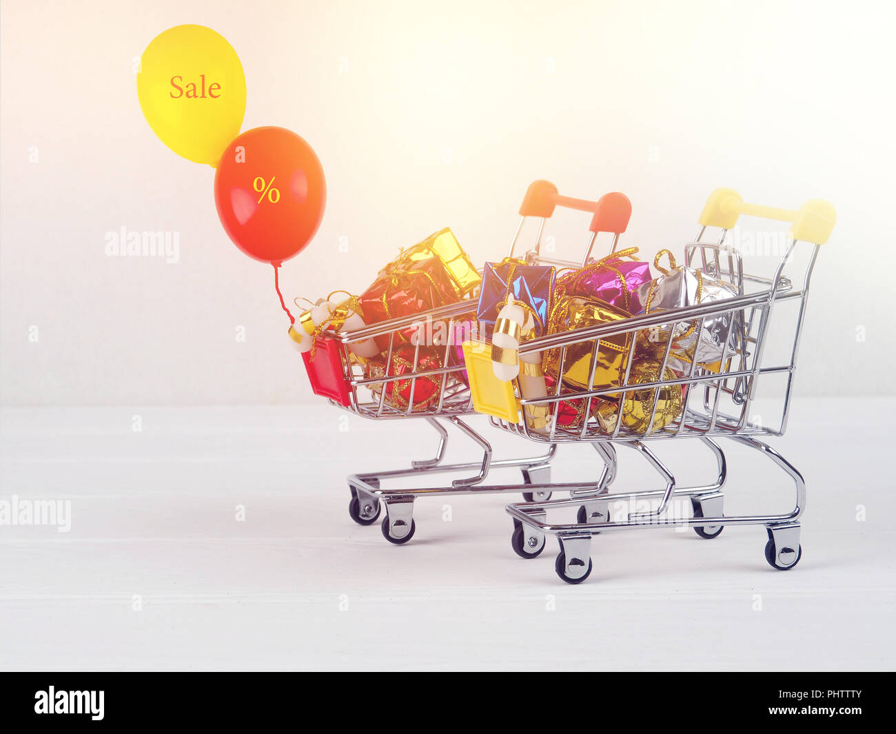 Little shopping cart hi-res stock photography and images - Alamy