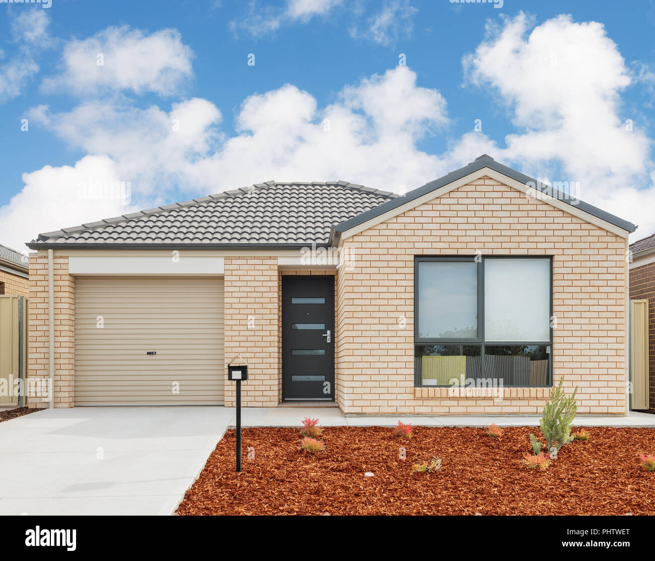 modern suburban house Stock Photo - Alamy